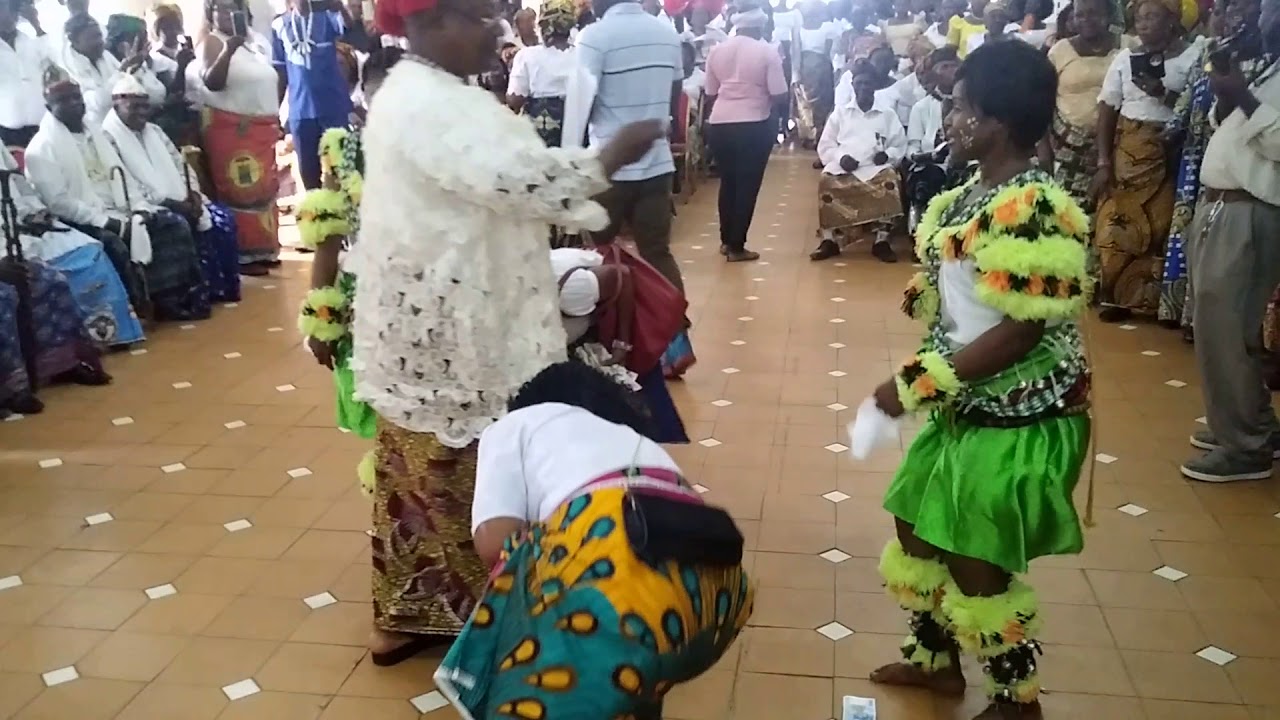 Moninkim Dance of Ejagham Njemaya - YouTube