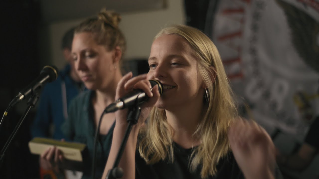 Lilly Marleen - Let The Music Play - YouTube