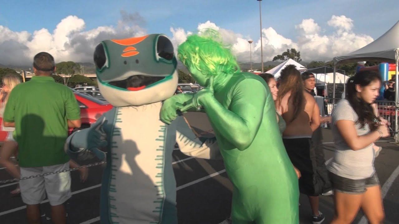 Green Man vs. Geico Gecko - YouTube