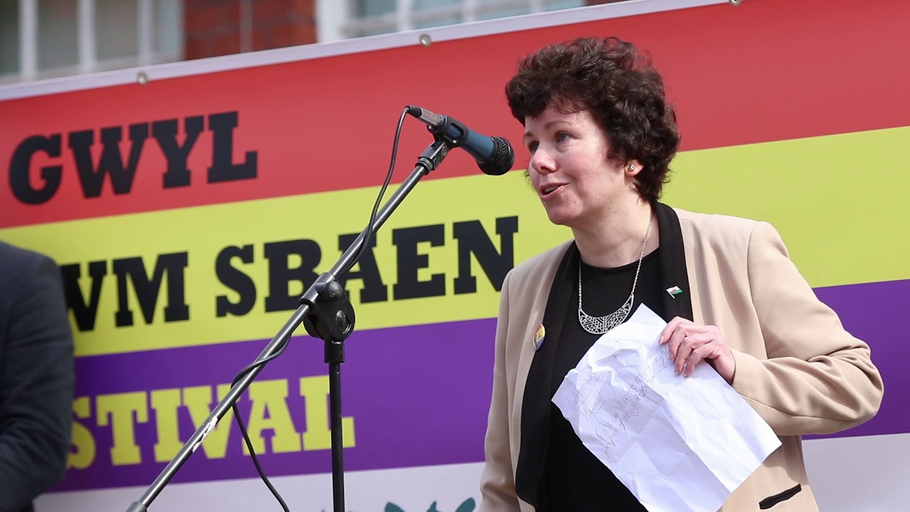 Susan Elan Jones MP for Clwyd South addresses crowd at Twm Sbaen event ...