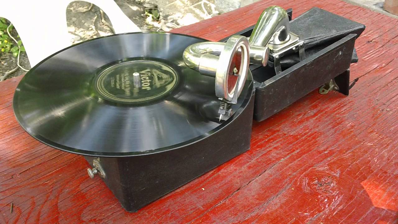 1926 Peter Pan Gramophone - YouTube