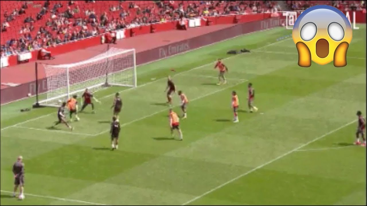 Reiss Nelson INSANE Goal In Training (HD) - YouTube