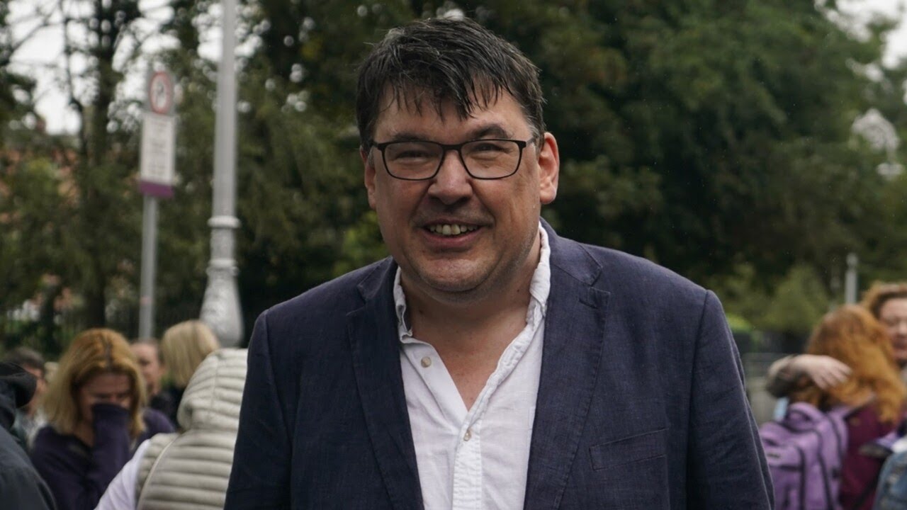 Graham Linehan’s book ‘hidden by activists’ in stores - YouTube