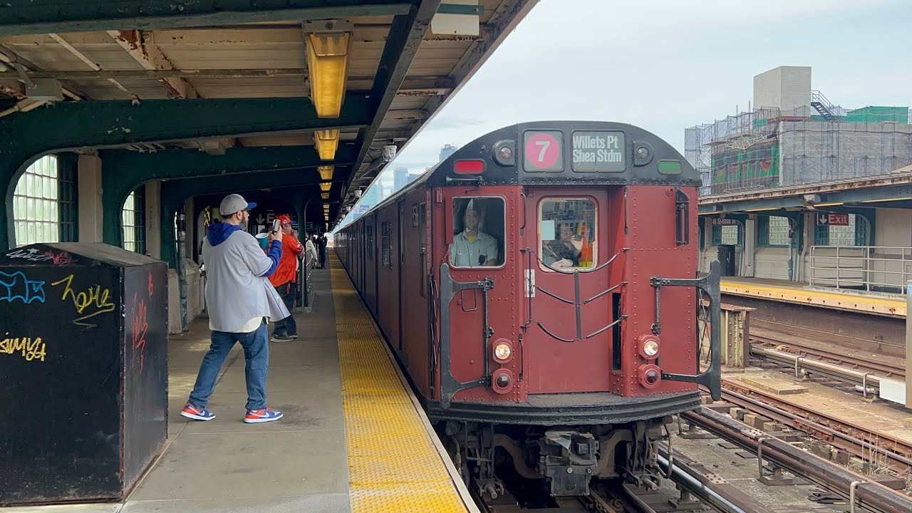 IRT Flushing Line: Manhattan and Flushing bound (7) Trains @ 46th ...