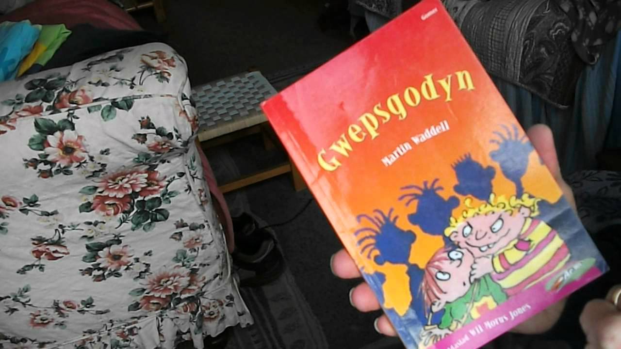 Learn Welsh by reading children's books... part 3 - YouTube