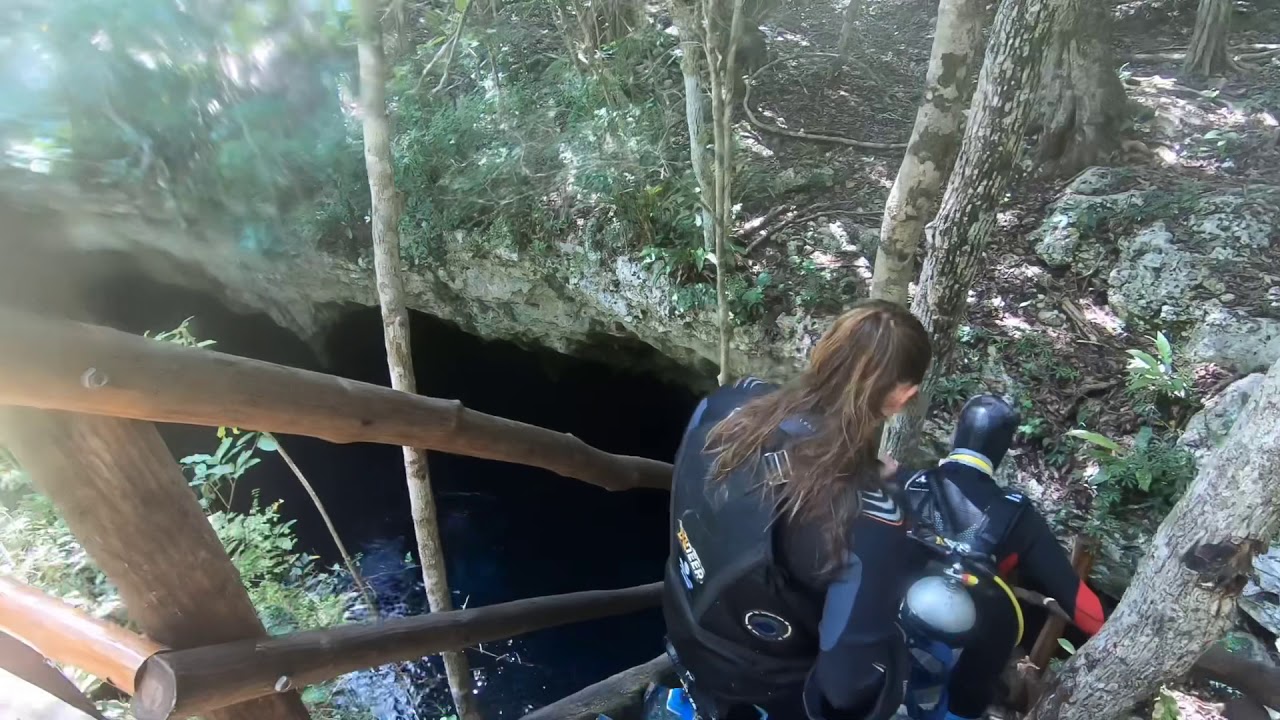 Cenote El Pit. - YouTube