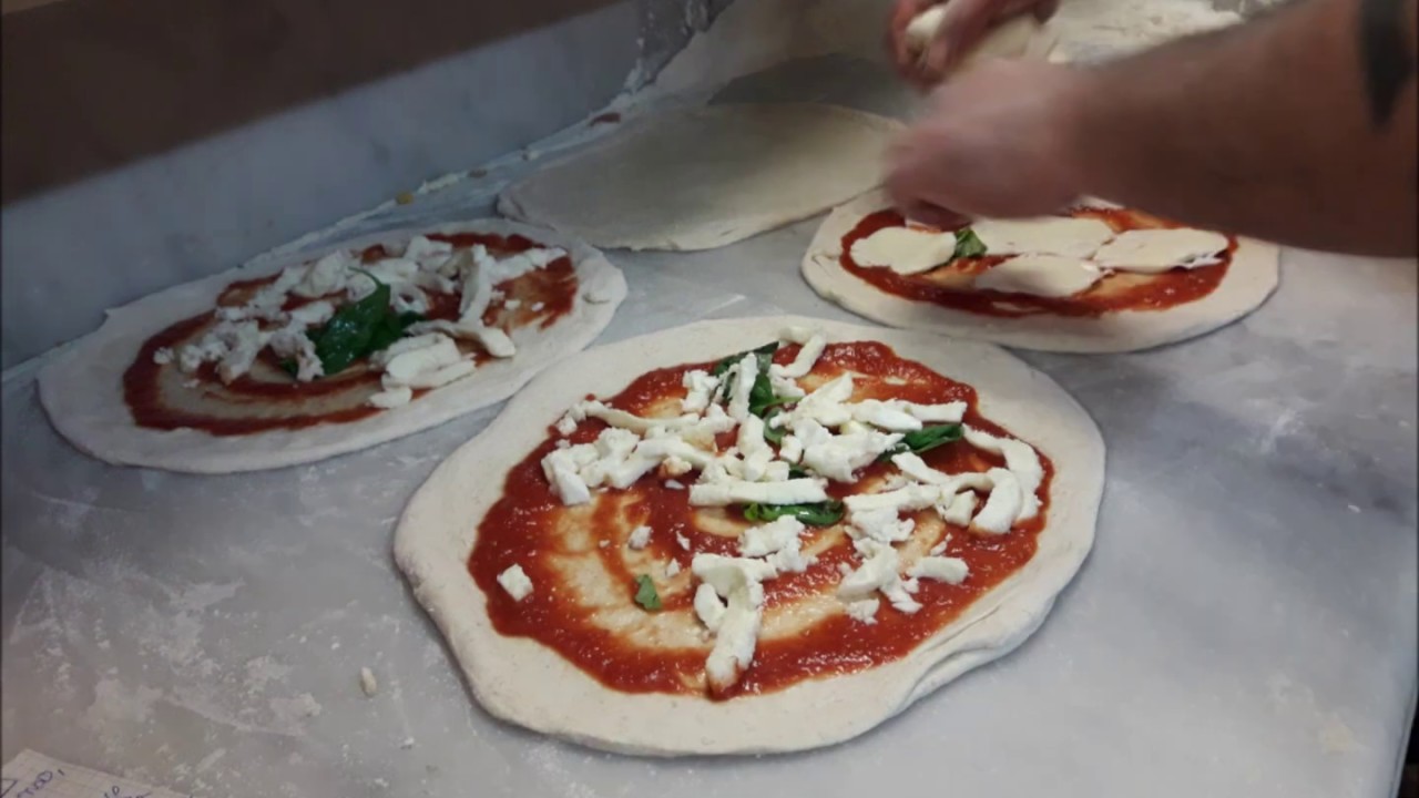 meet your neighbours The art of neapolitan 'pizzaiuolo' 5 B/T - YouTube