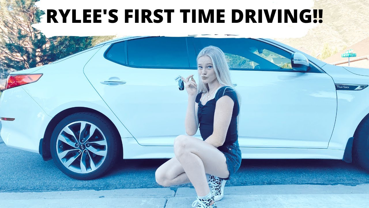 RYLEE'S FIRST TIME DRIVING *SCARY* - YouTube