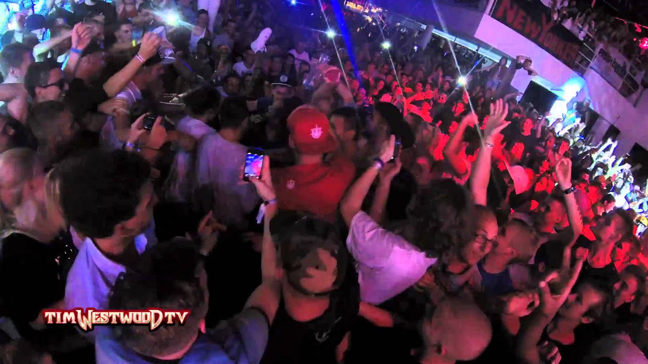 Redman & Method Man crazy stage dives Fresh Island Fest Croatia - YouTube