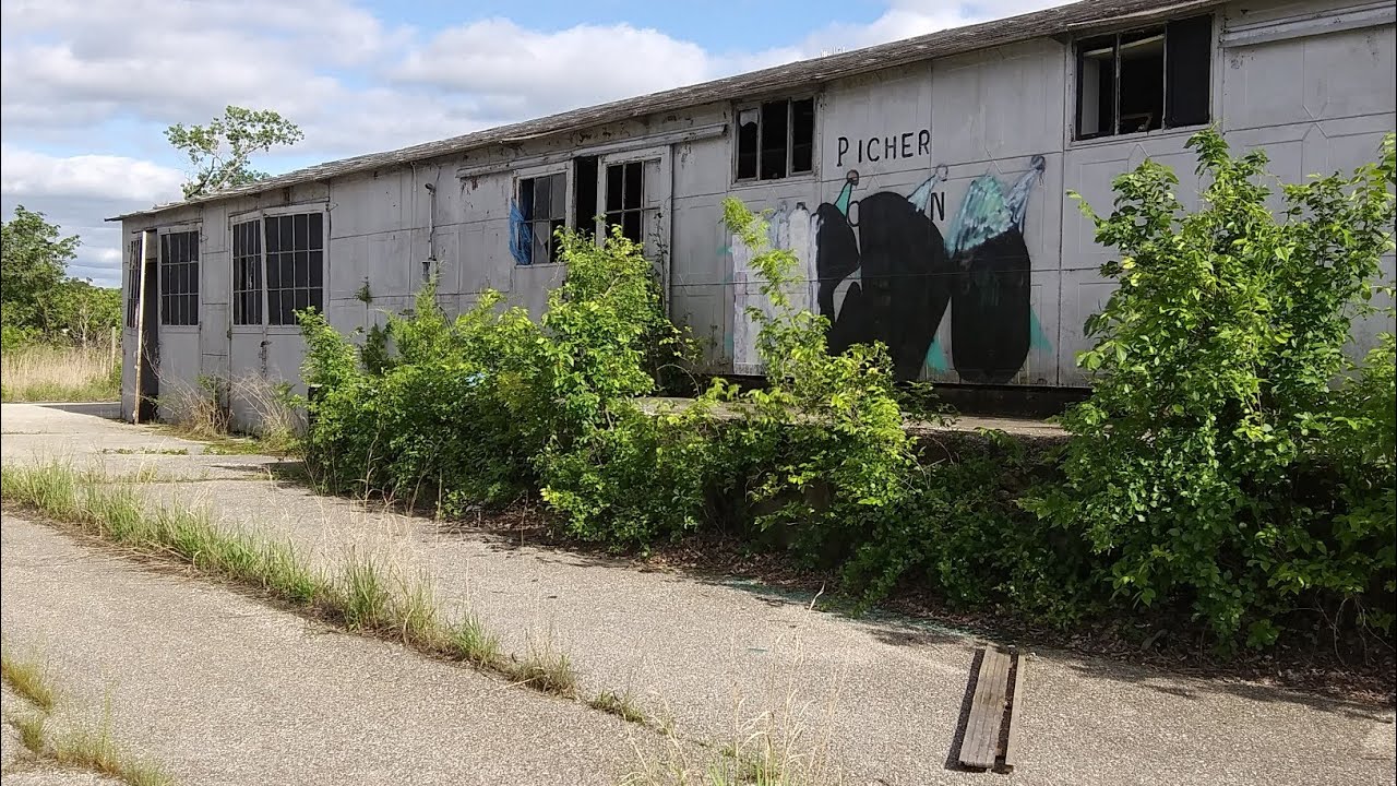 Abandoned machine shop explore//Abandoned Town - YouTube