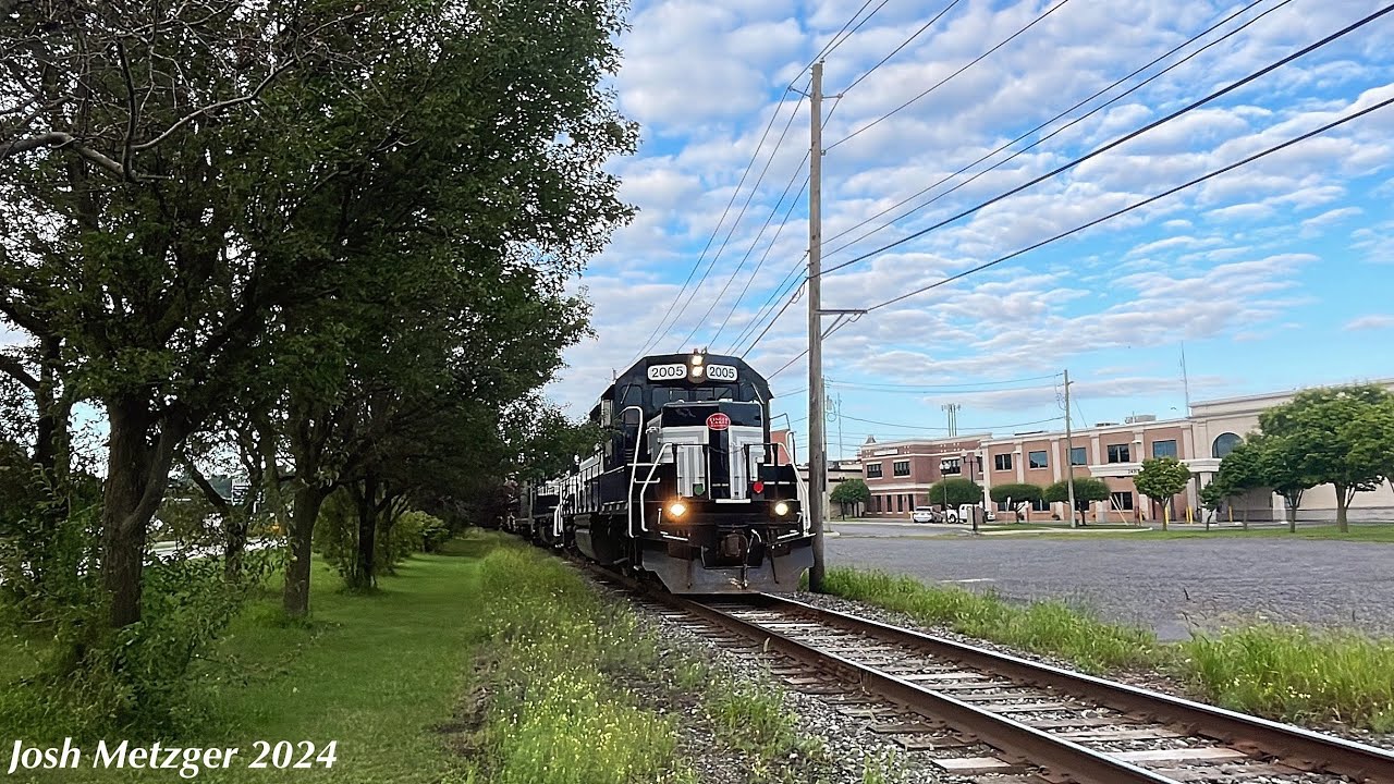 FGLK HG2-13 w/ FGLK GP38s #’s 2005 and 2002 @ Lake St in Geneva, NY 8/13/24 - YouTube