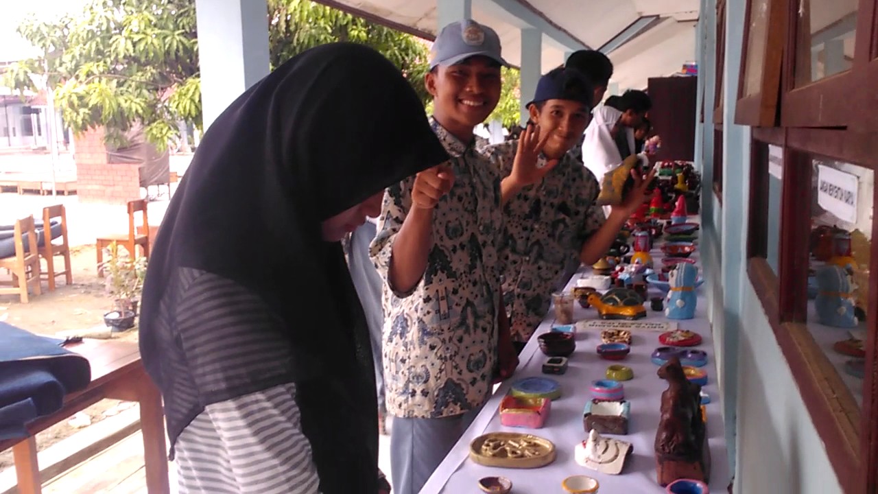 Display Karya Pameran Kriya Keramik SMAN 1 Ciwaringin 2016 - YouTube