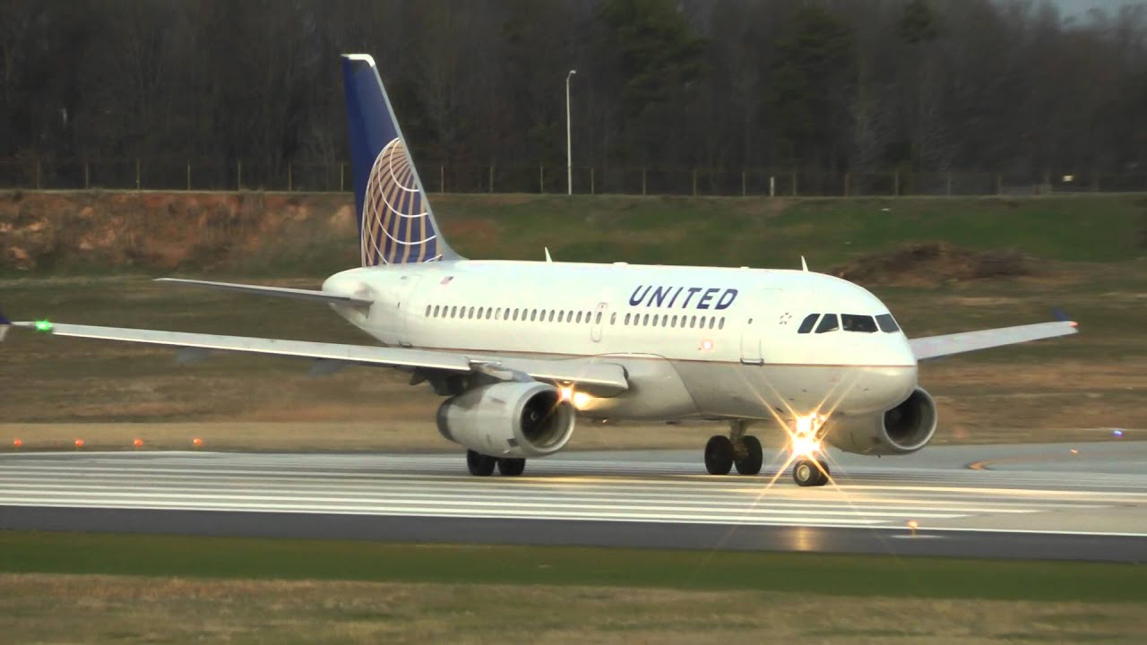 United Airlines Airbus A319-131 (N803UA) - YouTube