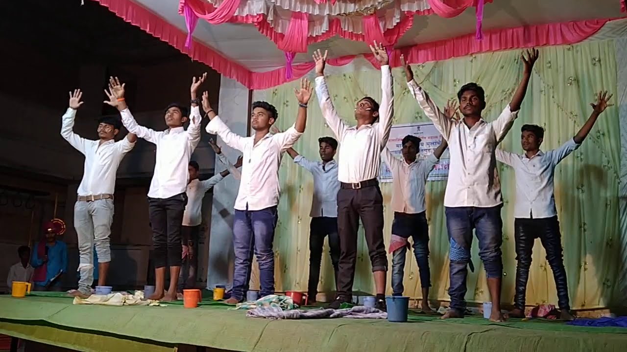 Comedy dance performance - YouTube