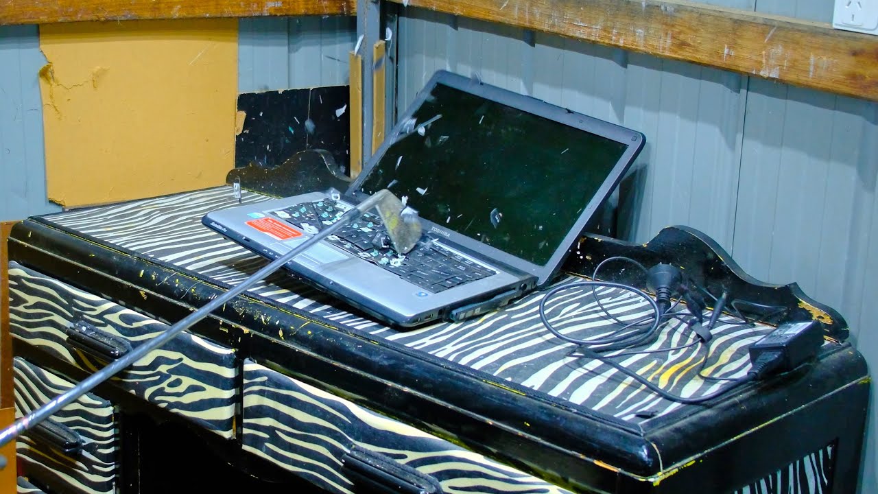 Angry Man Smashes Toshiba Laptop - YouTube