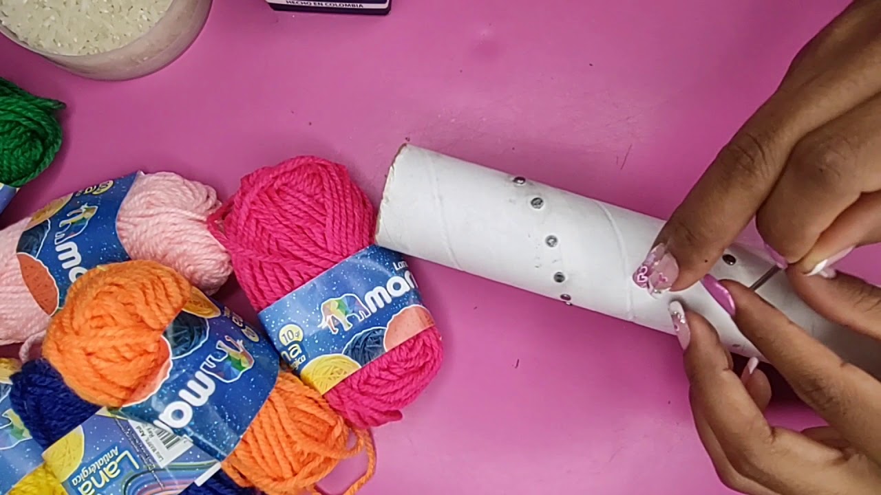 Elaboración artesanal con materiales reciclables del "Guasá ...