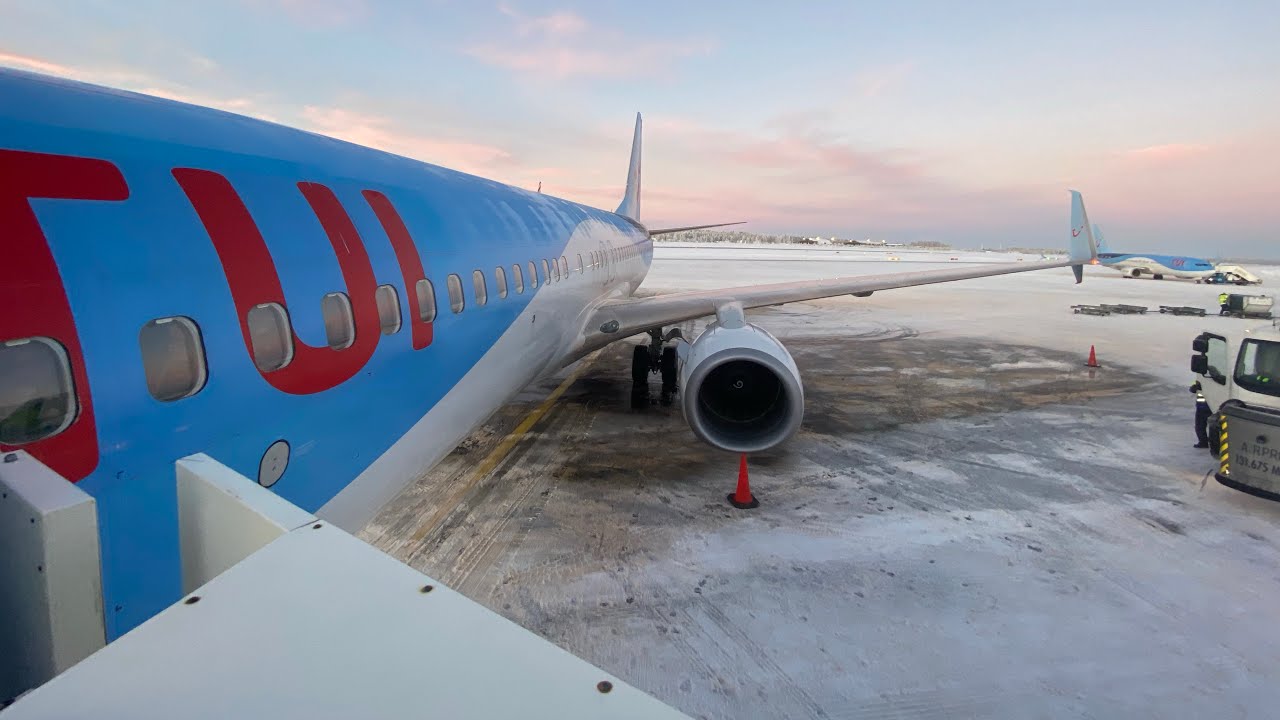 TUI Snowy Landing in Rovaniemi, Lapland - YouTube