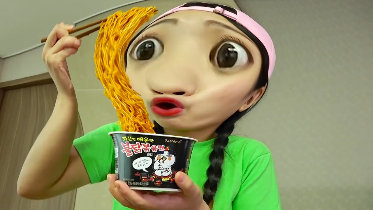 COMPARISON - DONA 도나 Mukbang Fire Spicy Noodle 불닭볶음면 먹방 - YouTube