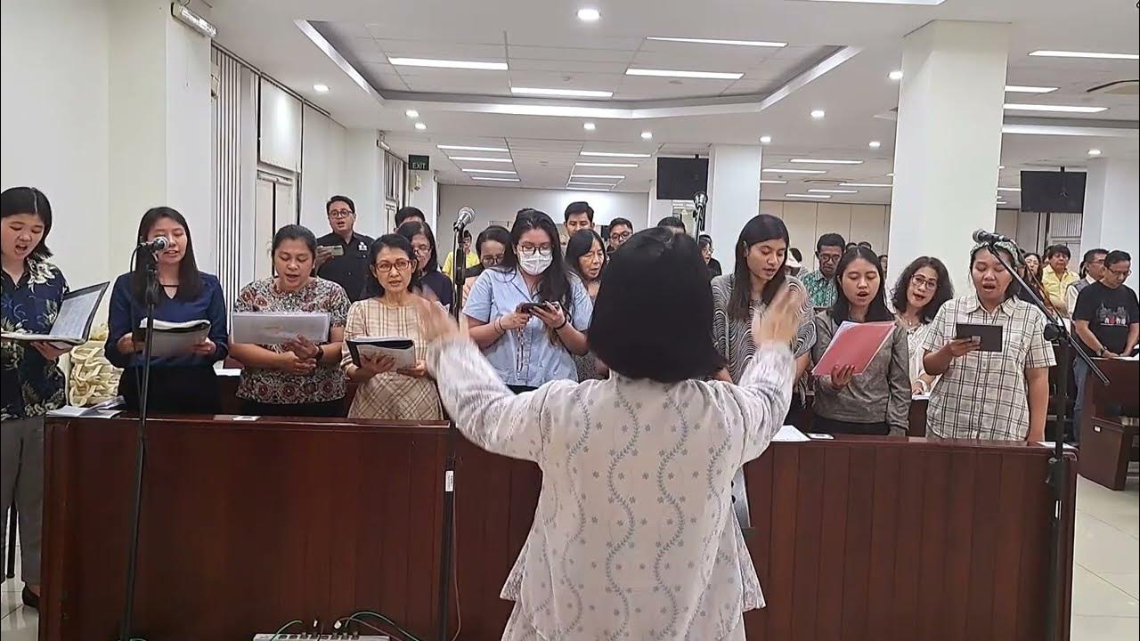 Saint Helena Choir - Tuhan Kasihanilah Kami Misa Raya II PS 349 - YouTube