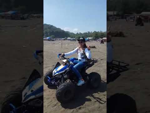 Asik Main Di pantai