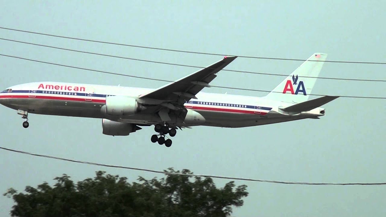 American 777 Landing at ORD - YouTube
