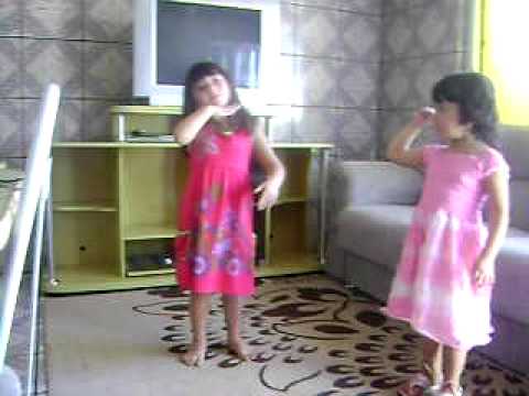 Gabi E Nina Dançando Musica Indiana Parte 3