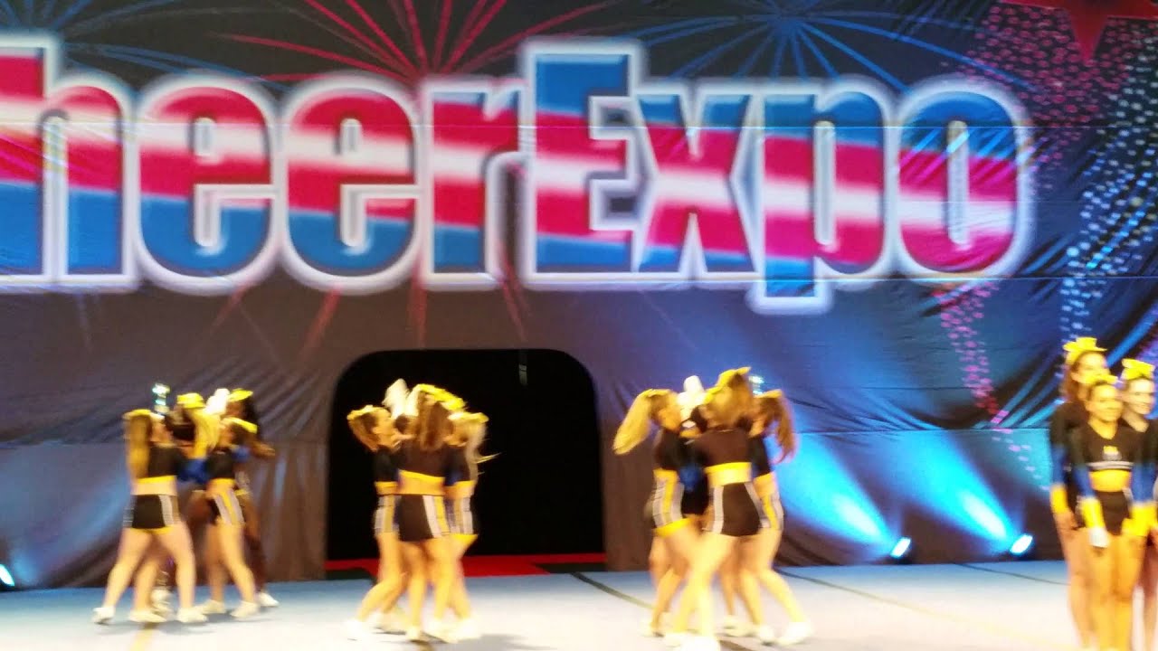 Chelsea cheerleading 2016 - YouTube