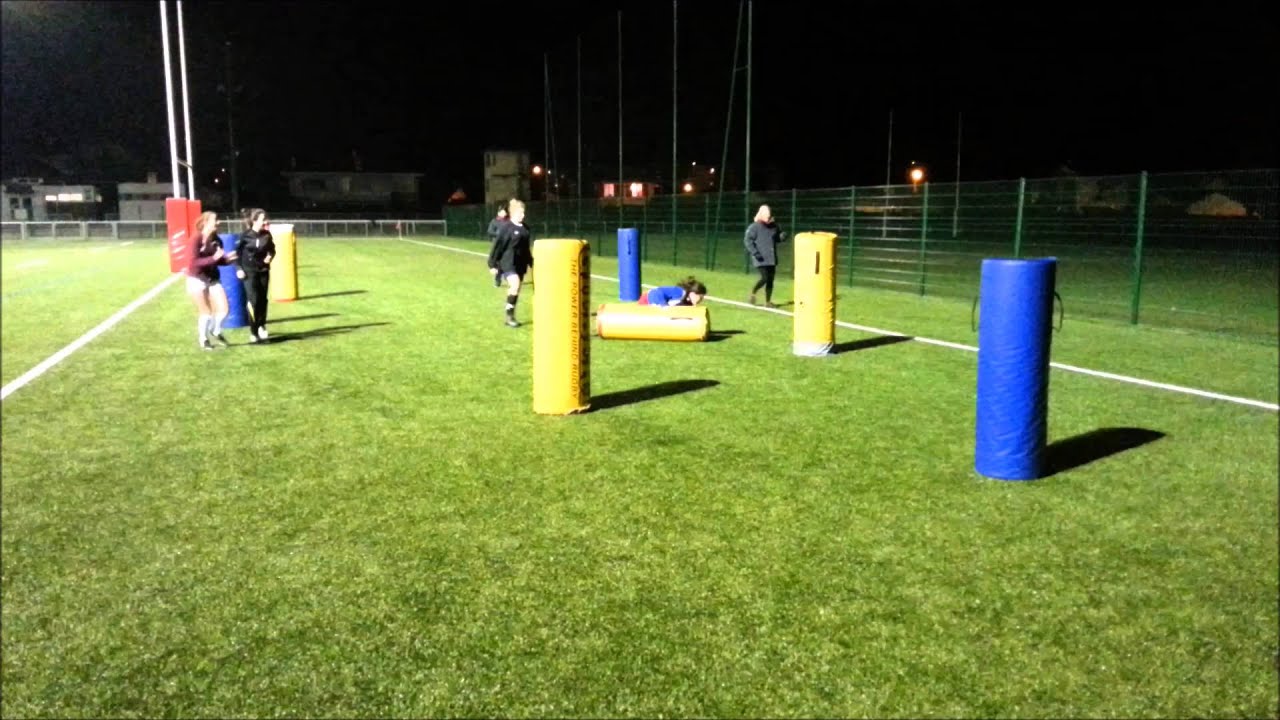 entrainement rugby, course de plaquage - YouTube