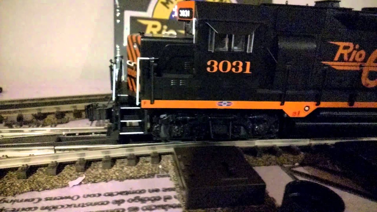 Lionel Legacy GP35 and MTH Scaletrax switch issue - YouTube