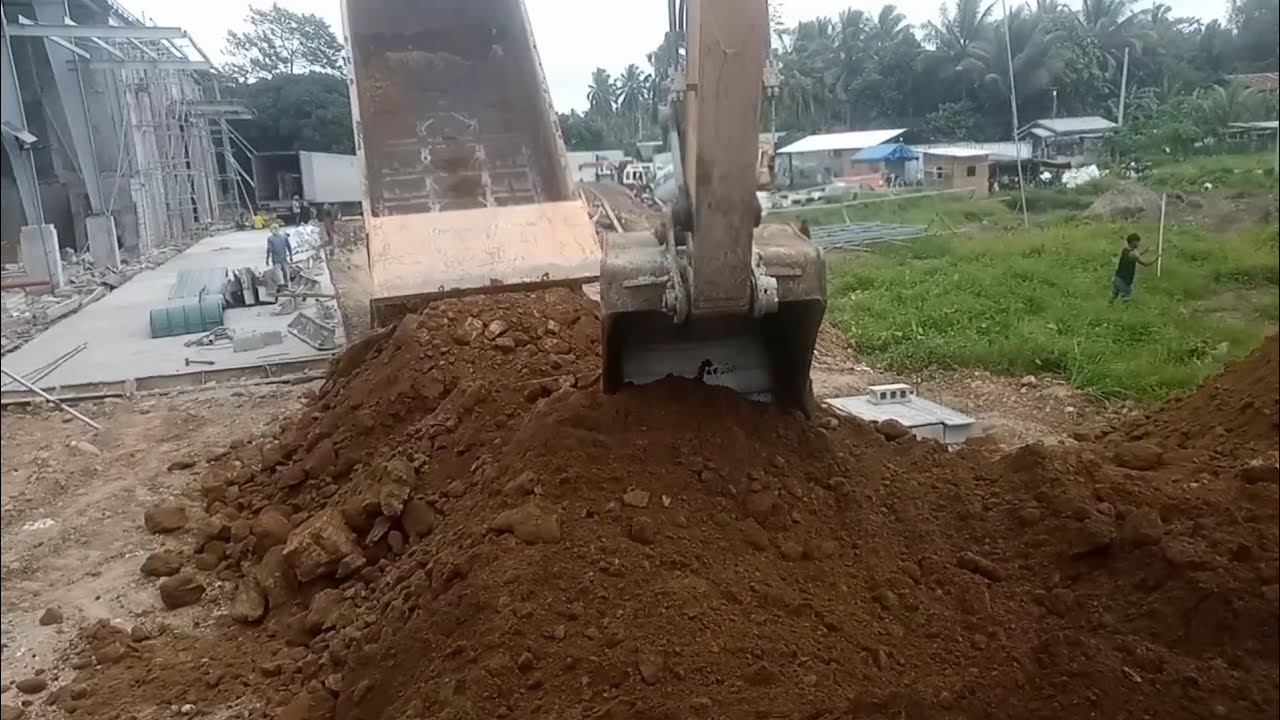 P1 Hydraulic excavator working stockpile a eartfill materials - YouTube