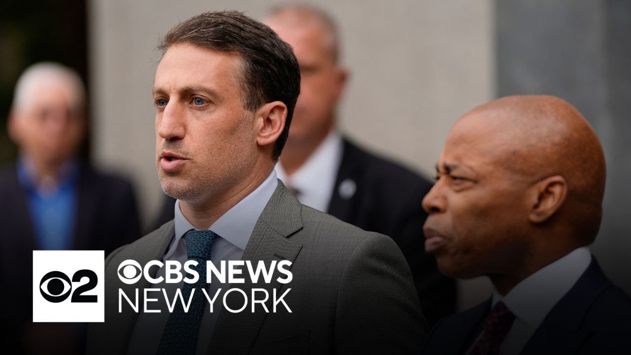 Mayor Eric Adams' lawyer asks court to dismiss federal charge - YouTube