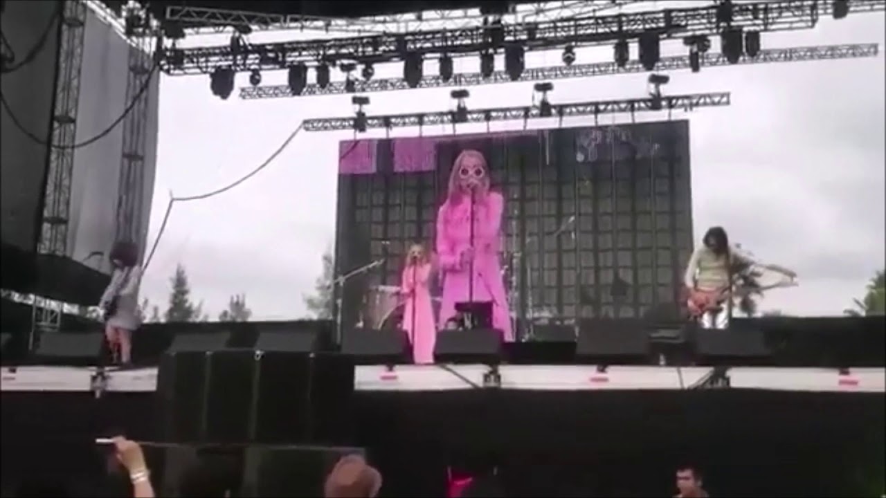 That Poppy - Dance With Me (Live at Corona Capital) - YouTube