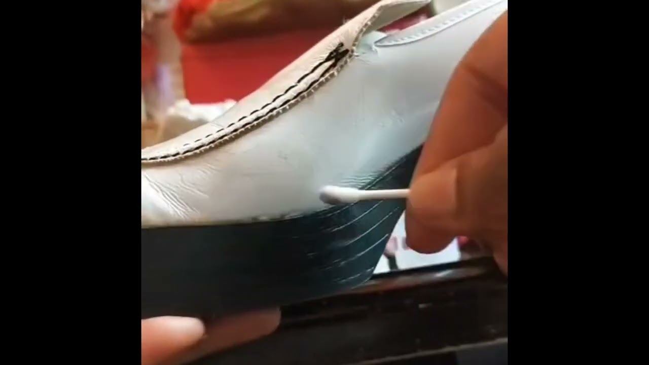 Hack, tips, för att få bort svarta streck från skorn, väska. - YouTube