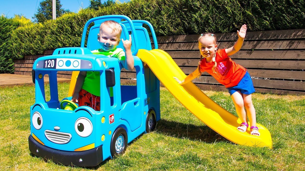 Wheels on the Bus | Nursery Rhymes & Kids songs | Gaby and Alex - YouTube