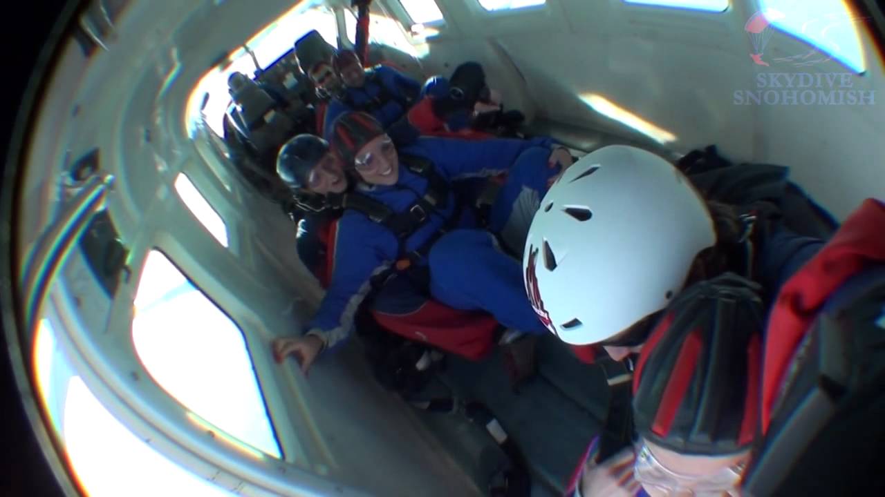 Darcy Nelson's Tandem skydive! - YouTube