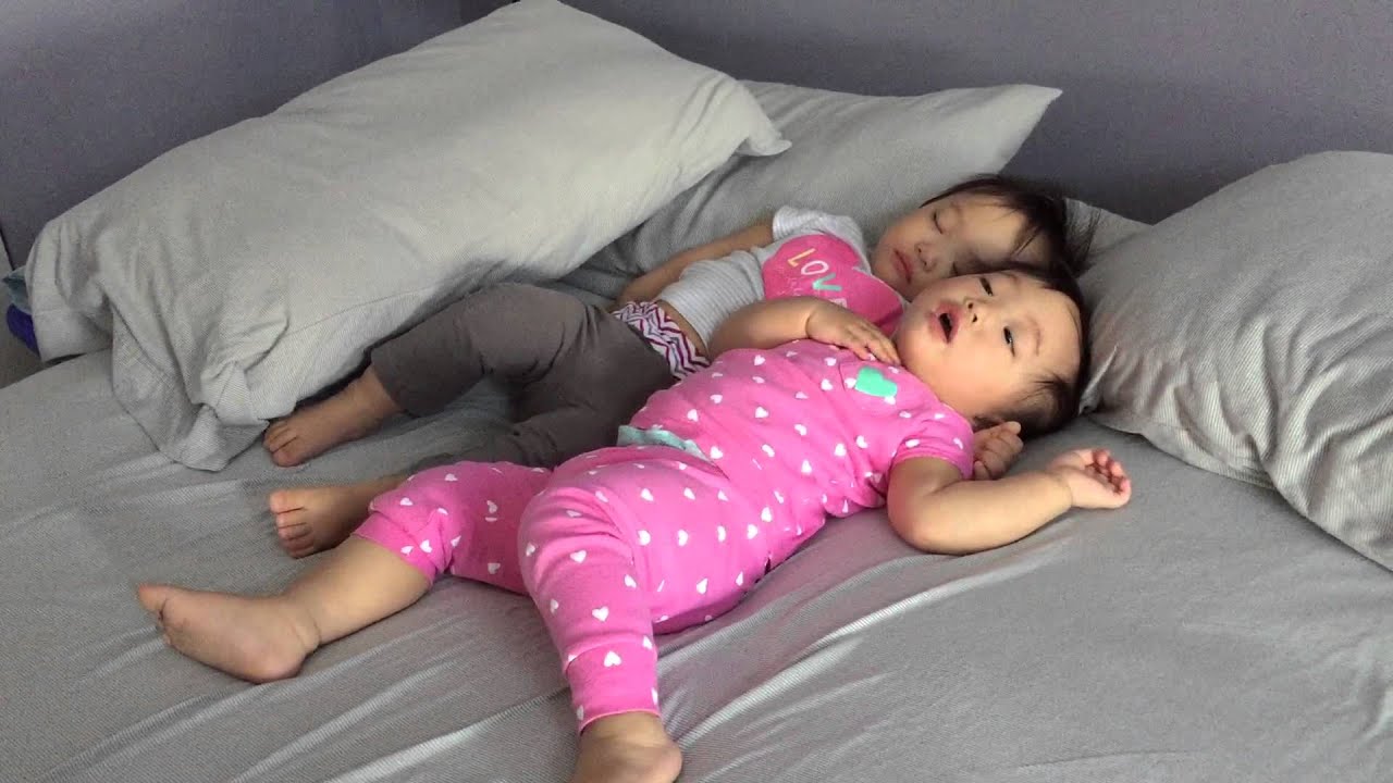 5-25 twin babies waking up in the morning - YouTube