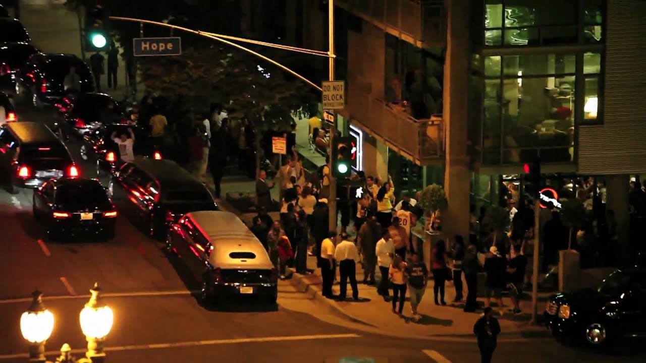 2010 Lakers Riot - Officers Disperse Crowd with Tear Gas - YouTube