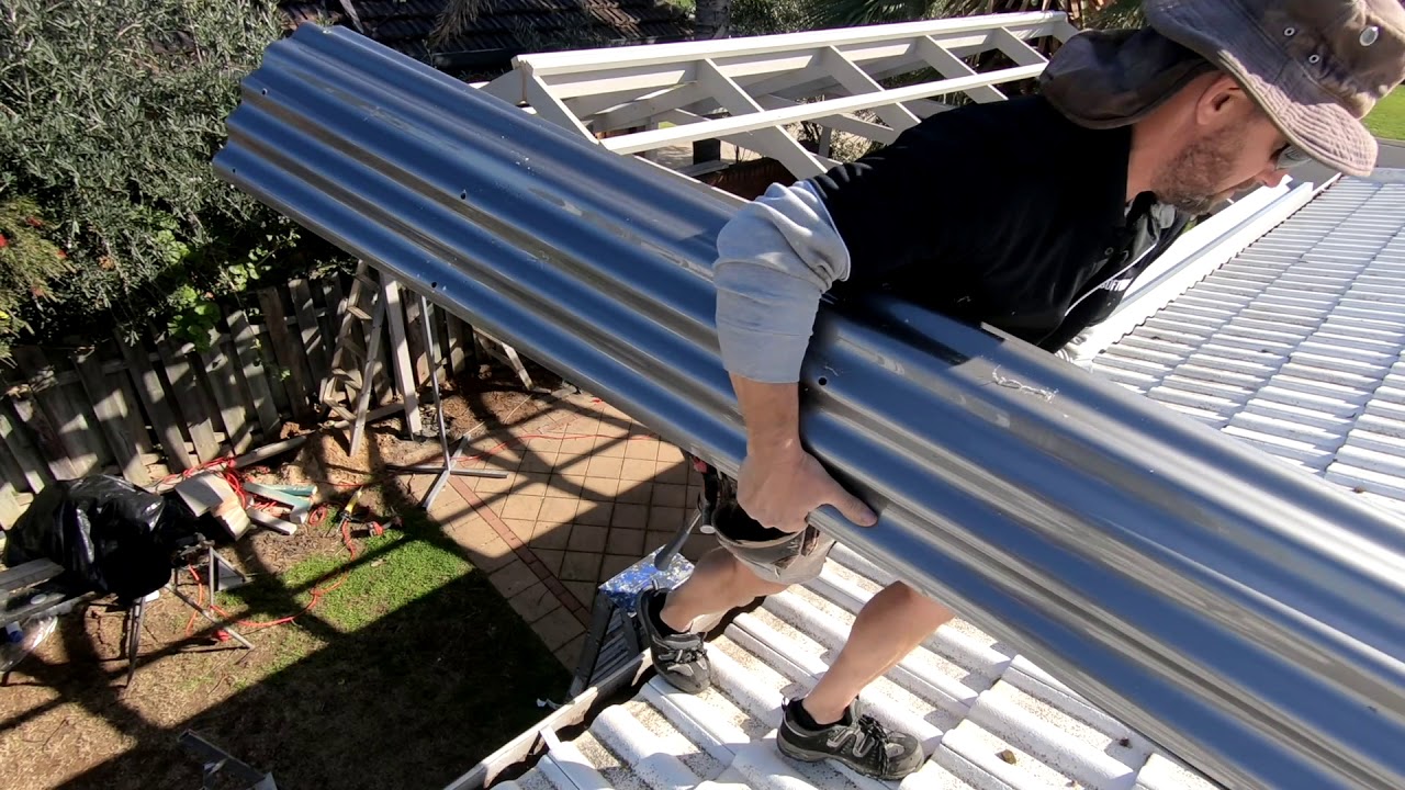 How to build a Pergola - Purlins and Roof Sheets - YouTube