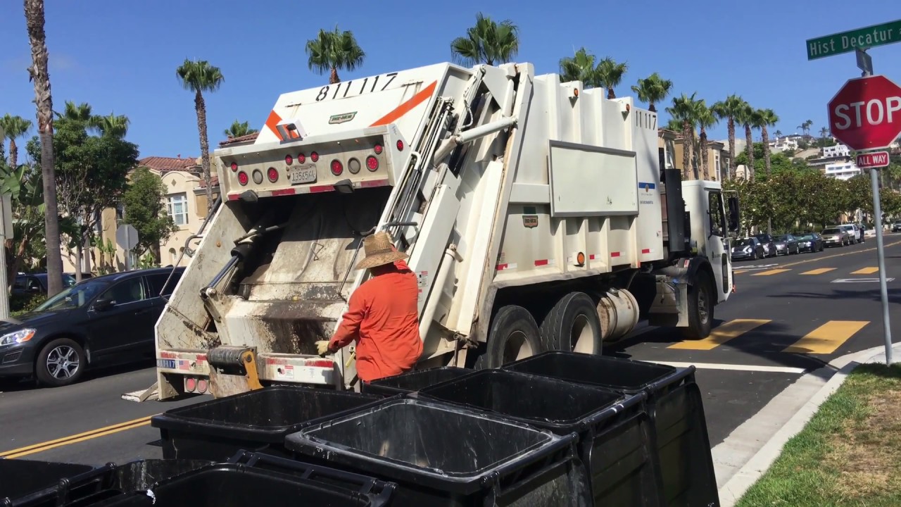 ESD: CCC | Pak-Mor Rear Loader Garbage Truck 4K - YouTube