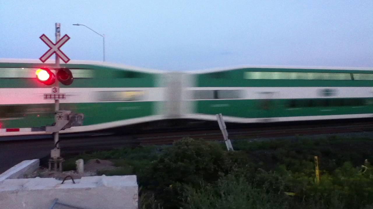 VIA 75 EMD F40PH-2 6432 & express EB GO MPI MP40PH-3C 628 & cab car 303 ...