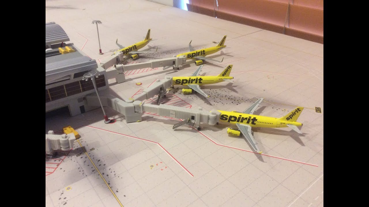 1:400 MCO Orlando international model airport 8:40am-9:53am operations ...