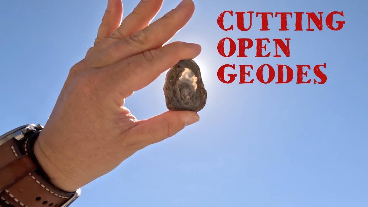How to cut rocks, cutting open geodes, wonderstone and fossils. - YouTube