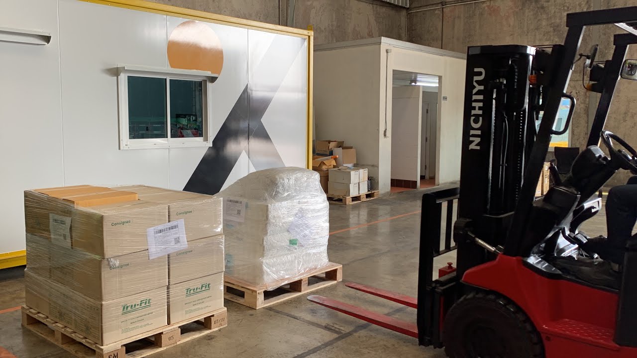 ดูการทำงานที่คลังสินค้าหลักของ APX (Hub Operation) ใน 10 วินาที - YouTube