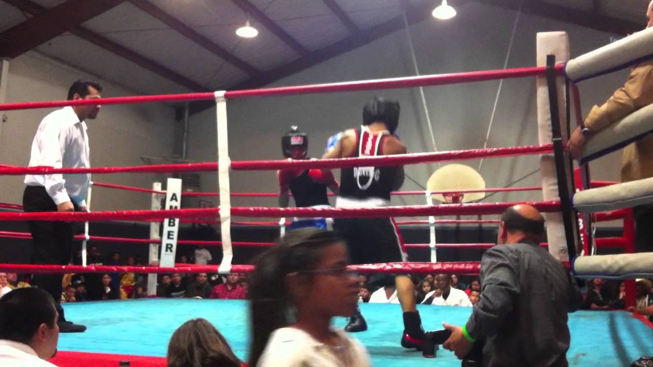 Jesse Rocha 2012 Golden Gloves Houston Great fight - YouTube