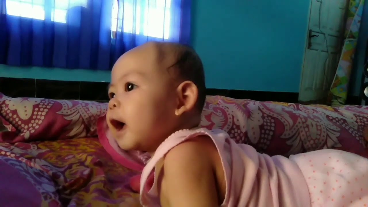 Anak ketawa - YouTube