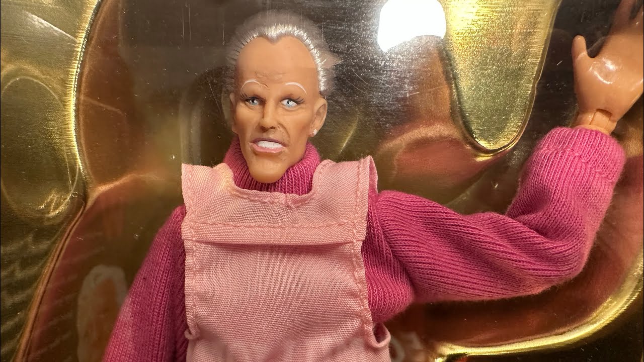 TOY BIZ MARVEL FAMOUS COVER SERIES: AUNT MAY FIGURE !!! - YouTube
