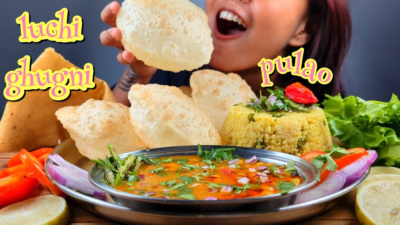 EATING FULKO LUCHI, SPICY GHUGNI, MISHTI PULAO FOR DINNER | LUCHI ...
