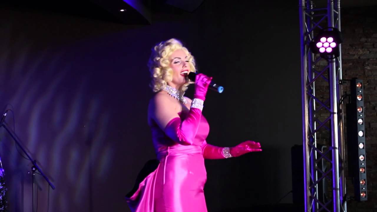 Isabella Bliss as Marilyn Monroe - YouTube