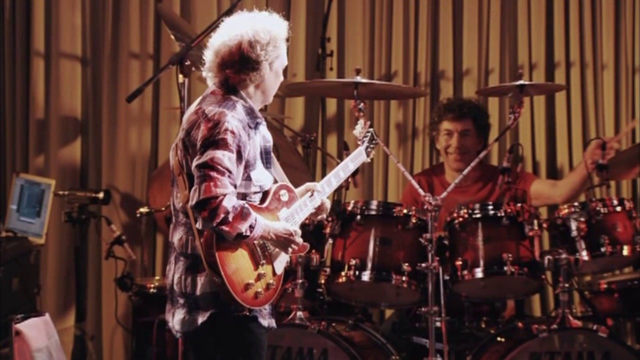 Lee Ritenour & Mike Stern -Live at Blue Note Tokio 2011(HD) - YouTube