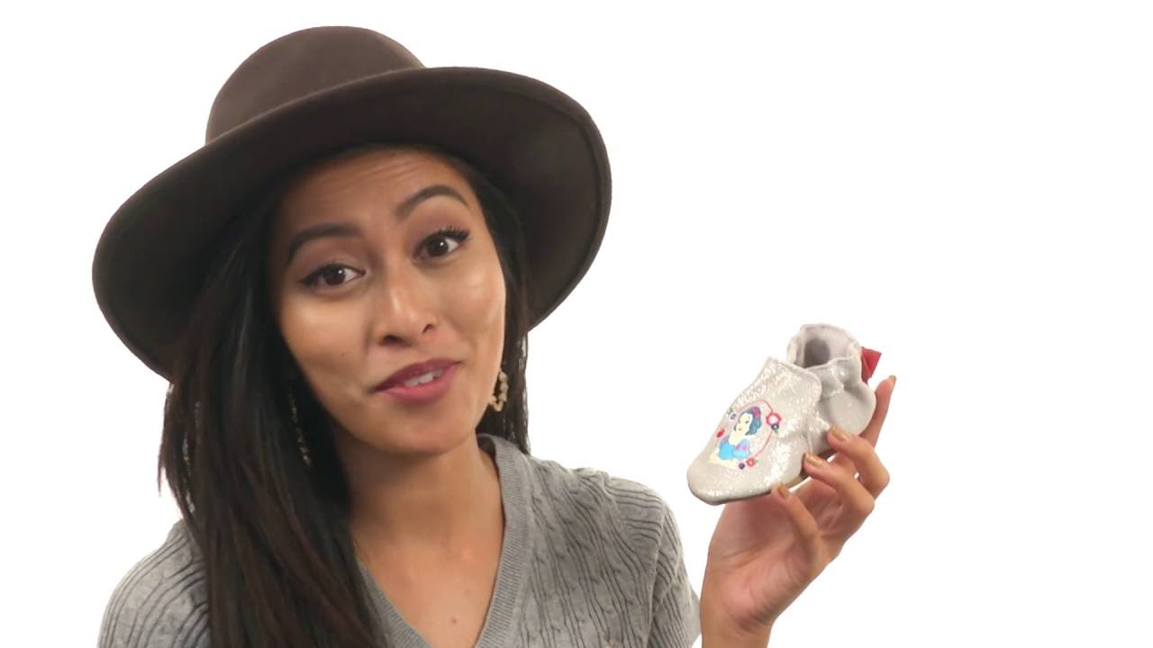 Robeez Disney® Baby by Robeez Snow White Soft Sole (Infant/Toddler) SKU ...